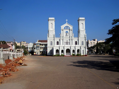 Mangalore Mangalore: Milagres Church and Hall, Mangalore